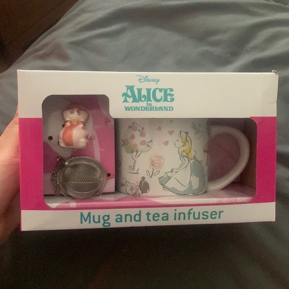 Disney | Dining | Disneys Alice In Wonderland Mug And Tea Infuser ...